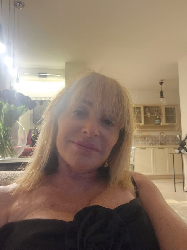 שרה דולב, 69, תל אביב - "date50plus"