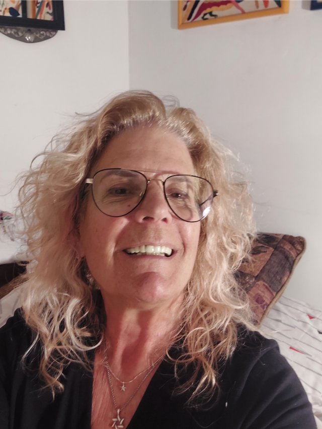 ליאורה, 78, מודיעין - "date50plus"