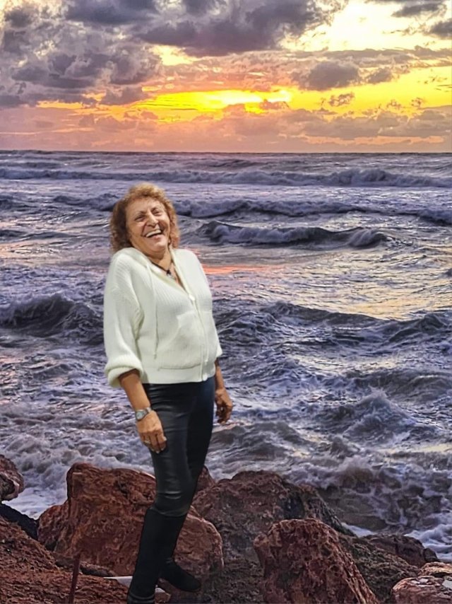 דליה ספקטור, 71, הרצליה - "date50plus"