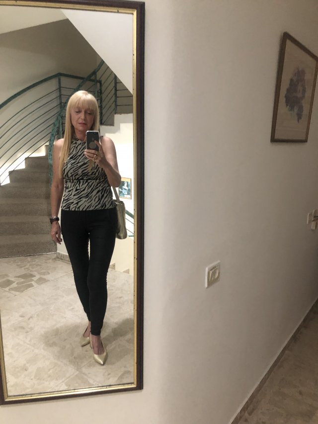 אירית לוי, 68, כפר סבא - "date50plus"