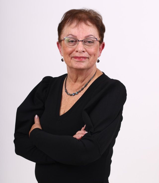 אטי, 76, כפר סבא - "date50plus"