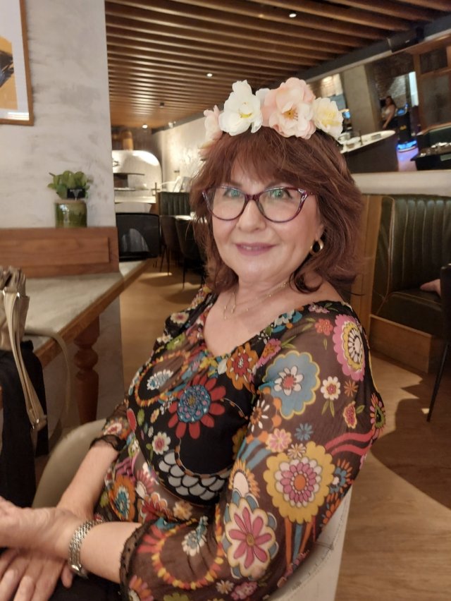 אווה, 70, רעננה - "date50plus"