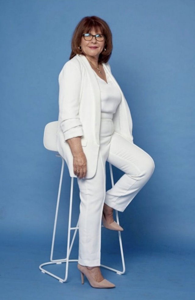 אווה, 70, רעננה - "date50plus"