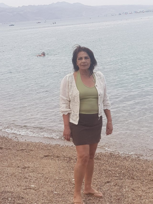דפני, 60, רמת גן - "date50plus"