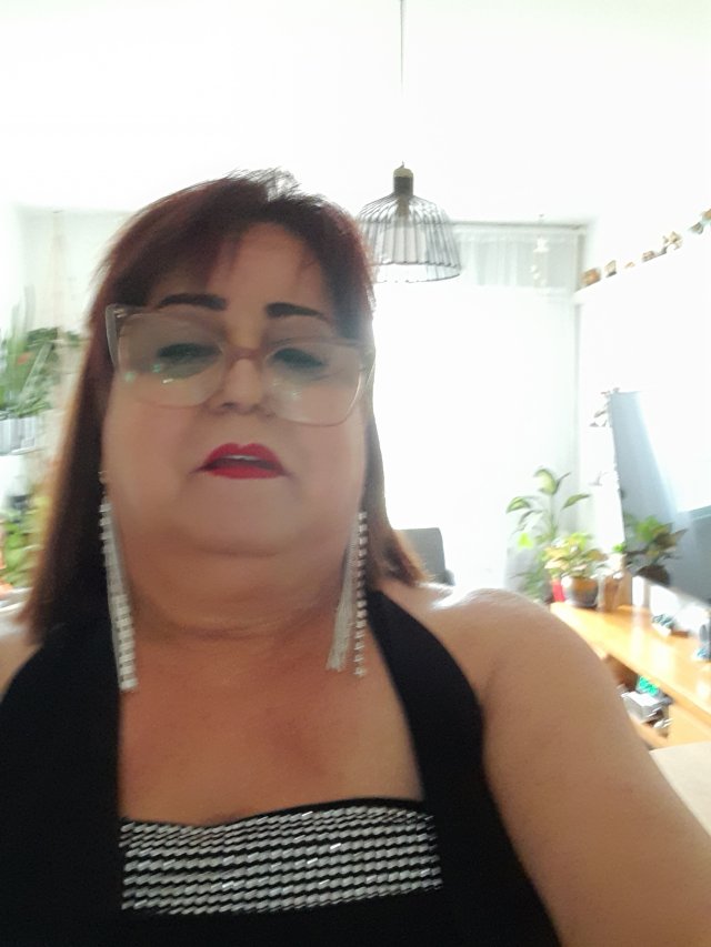 גאולה דקל, 64, כפר יונה - "date50plus"