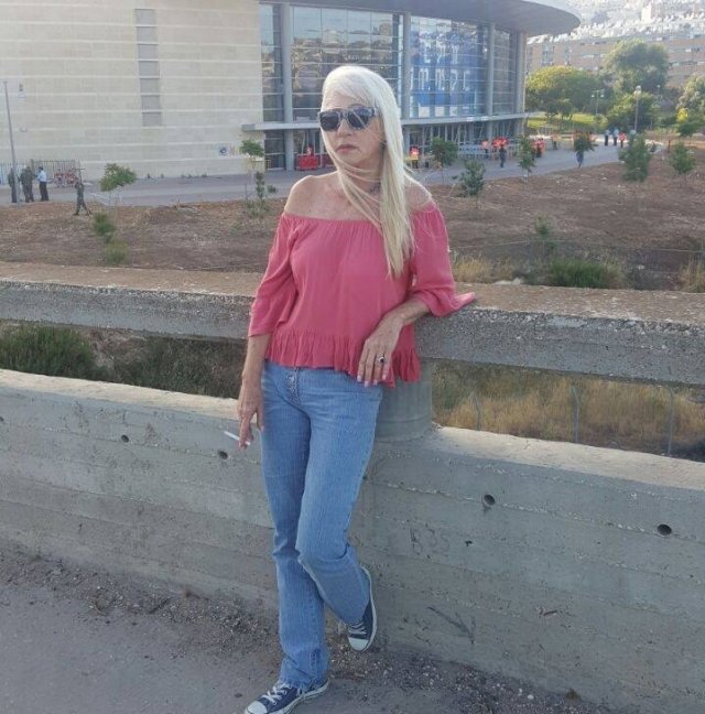 אשה יפה, 72, רחובות - "date50plus"