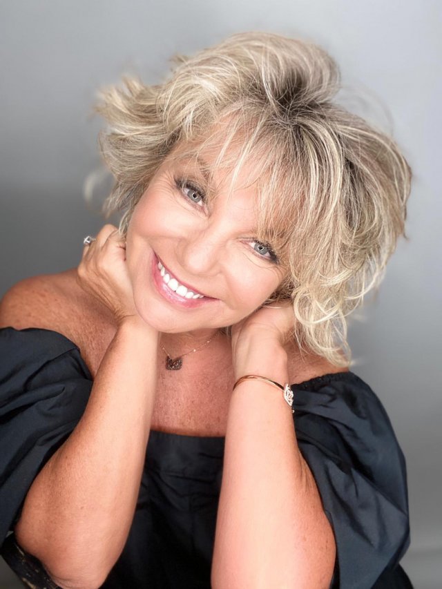 אליזבת, 63, הרצליה - "date50plus"